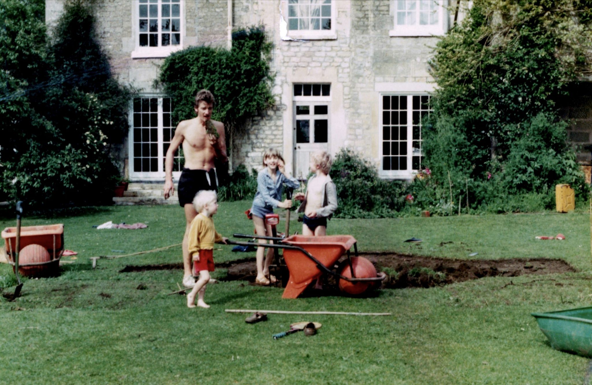 他賭上20年青春、所有身家，發明了改變世界的Dyson吸塵器。戴森如何從失敗中學習，打造他的科技王國？ | 創新拿鐵